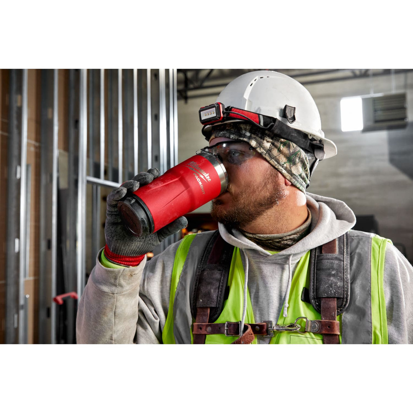 Termo de 590ml (20 oz) PACKOUT™ Milwaukee 48-22-8392R — Alcorsa ...